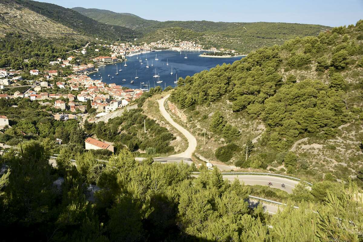 Croatia cycling tour offers ancient sites, island vistas