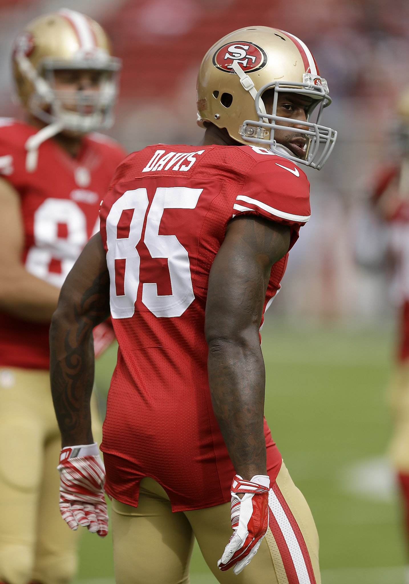 Decreasing time for 49ers’ Vernon Davis, but he’s starter