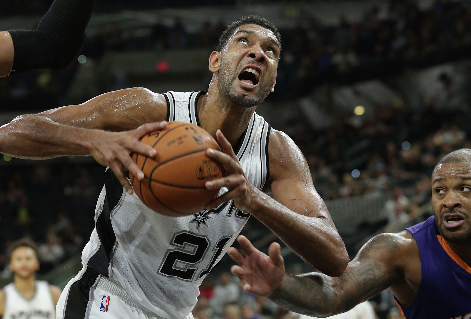 Duncan passes the torch to Aldridge on Sports Illustrated cover