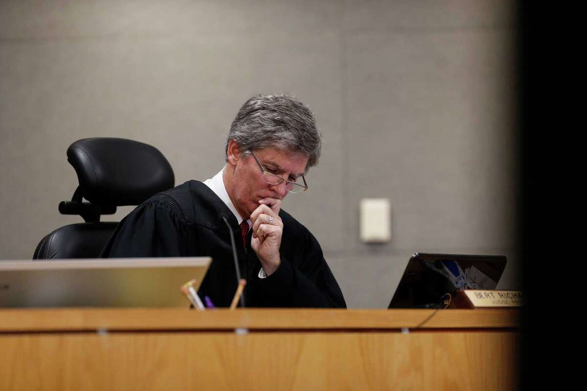 Perry seeks criminal case dismissal without trial