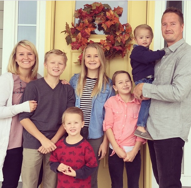 Hilarious reasons for his kids' tardiness makes dad a star on Instagram