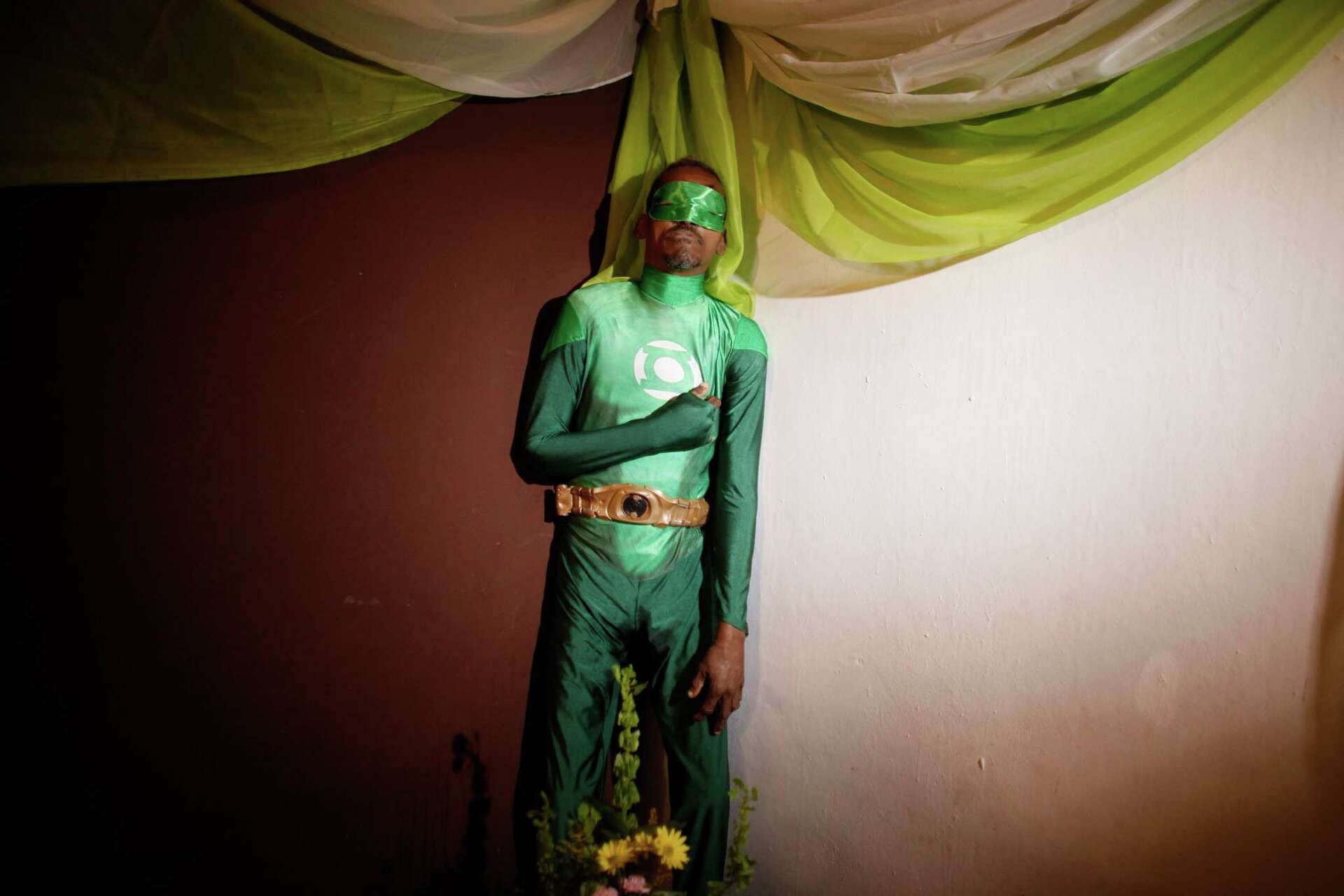 Puerto Rico gangster propped up, playing dominoes at his funeral