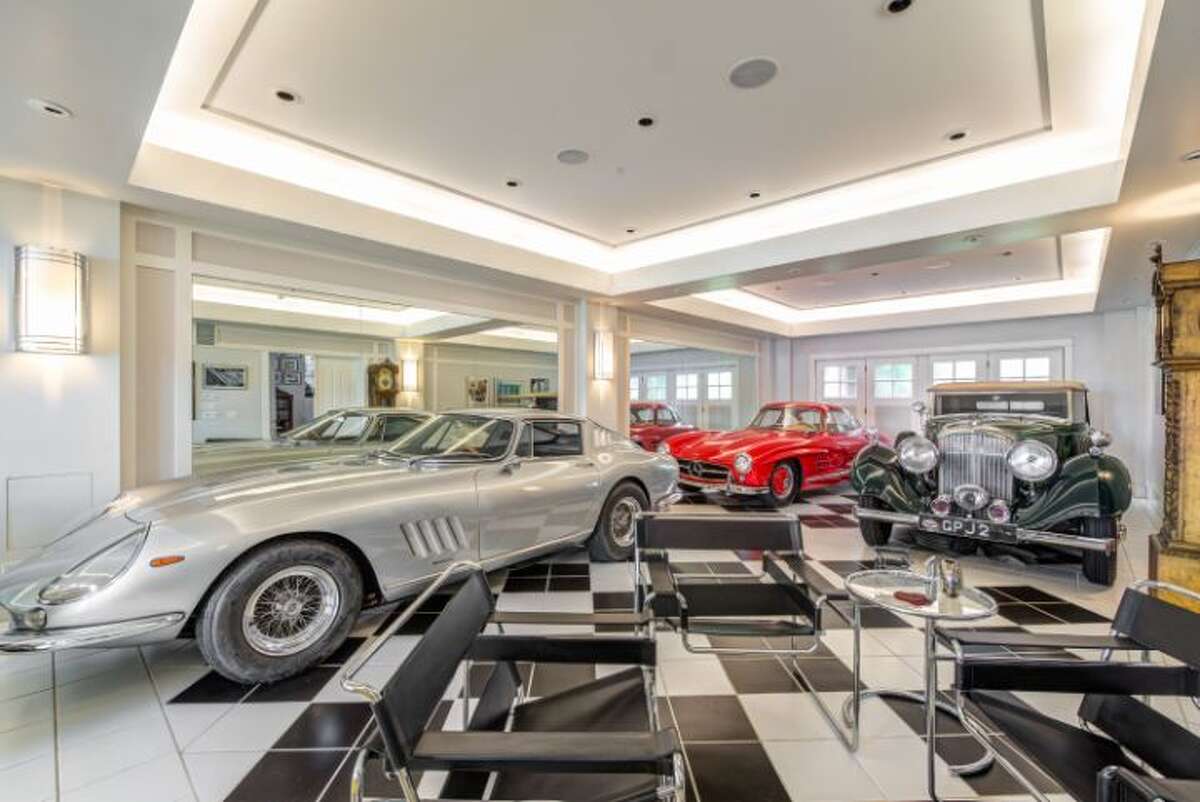 Sheridan Beach home with indoor showroom