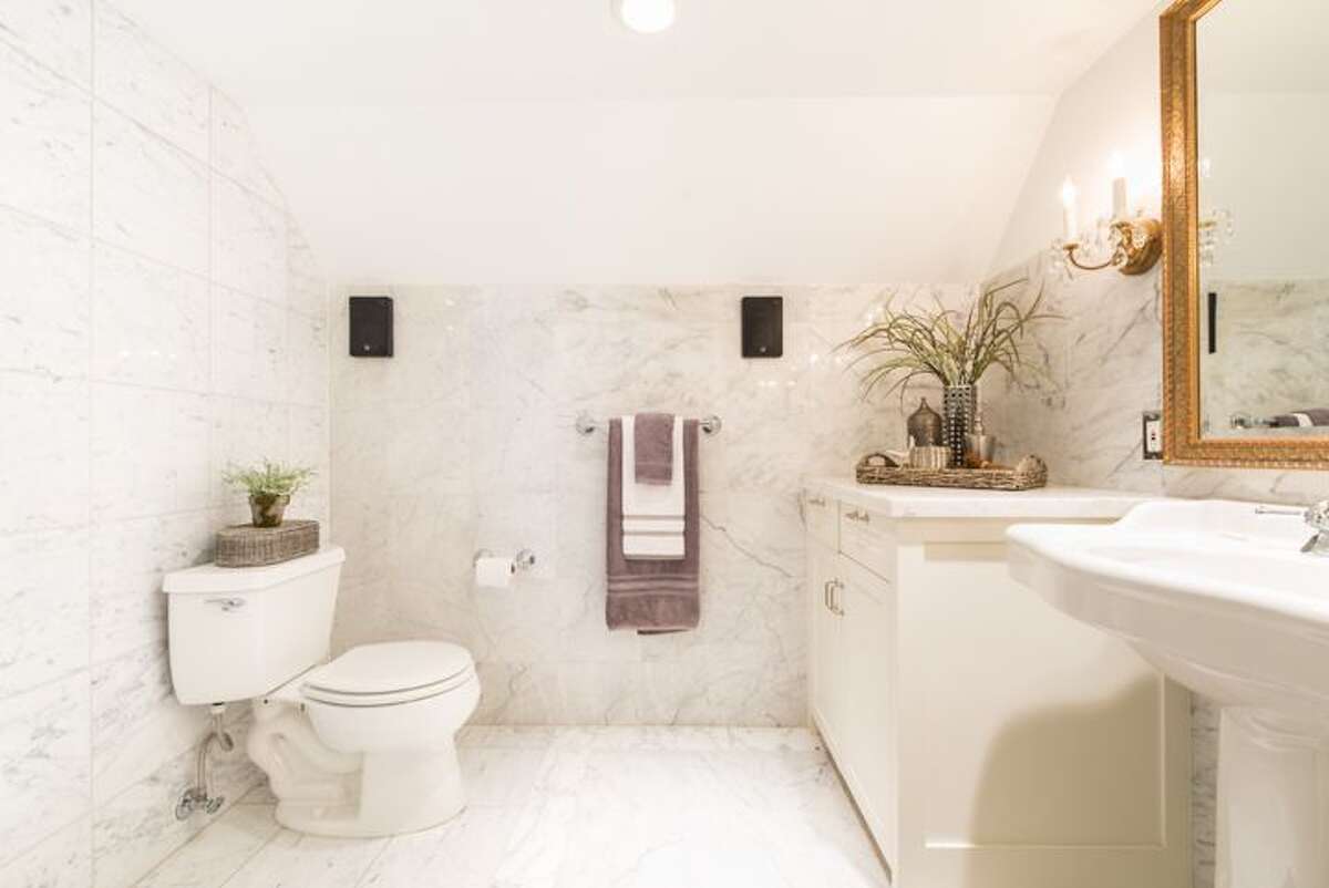 Sheridan Beach home with indoor showroom