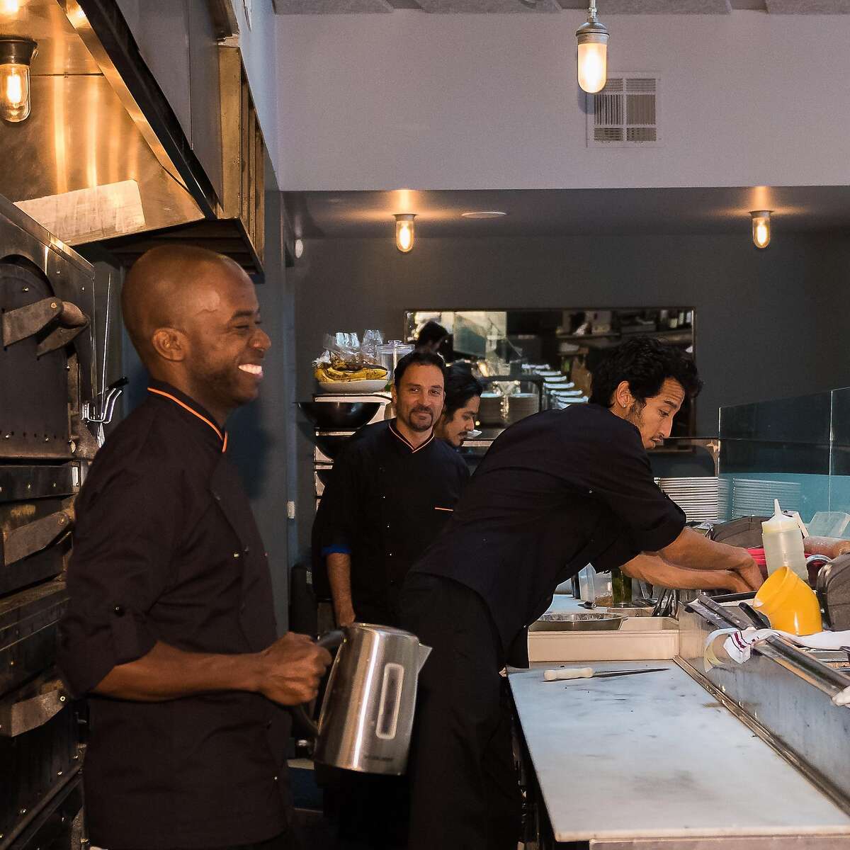 ‘Mañana Comes’ for the busboys