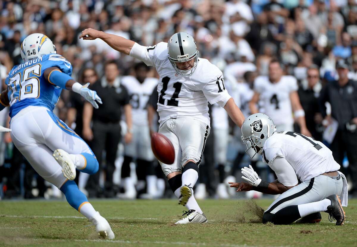 Raiders build big lead, beat Chargers 37-29