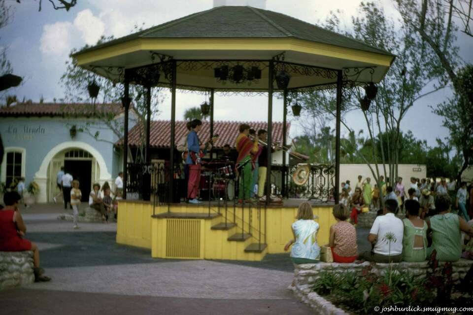 A primer on AstroWorld, the inspiration for Houston rapper Travis Scott ...