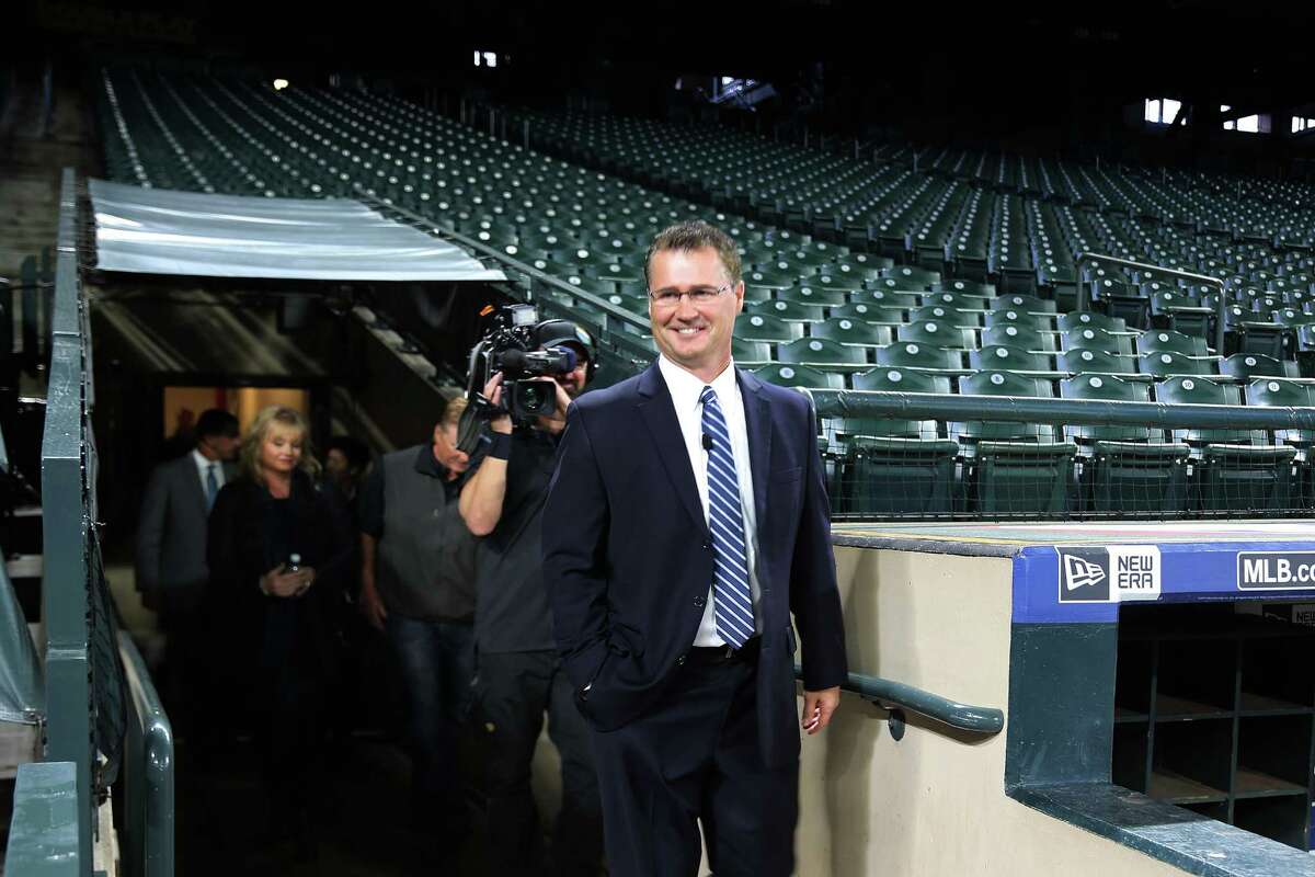 Mariners introduce new manager Scott Servais at Safeco Field on Monday