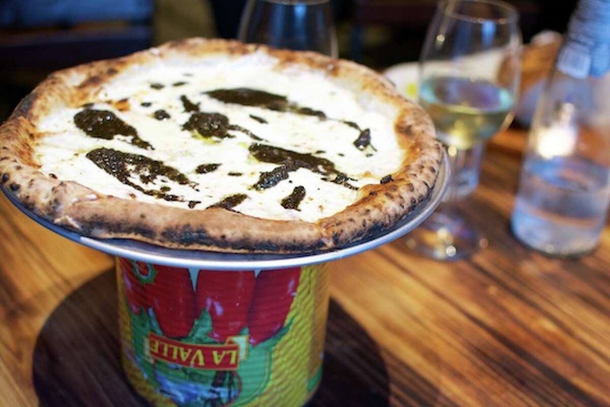 Fortina restaurant in Stamford where pizza is king