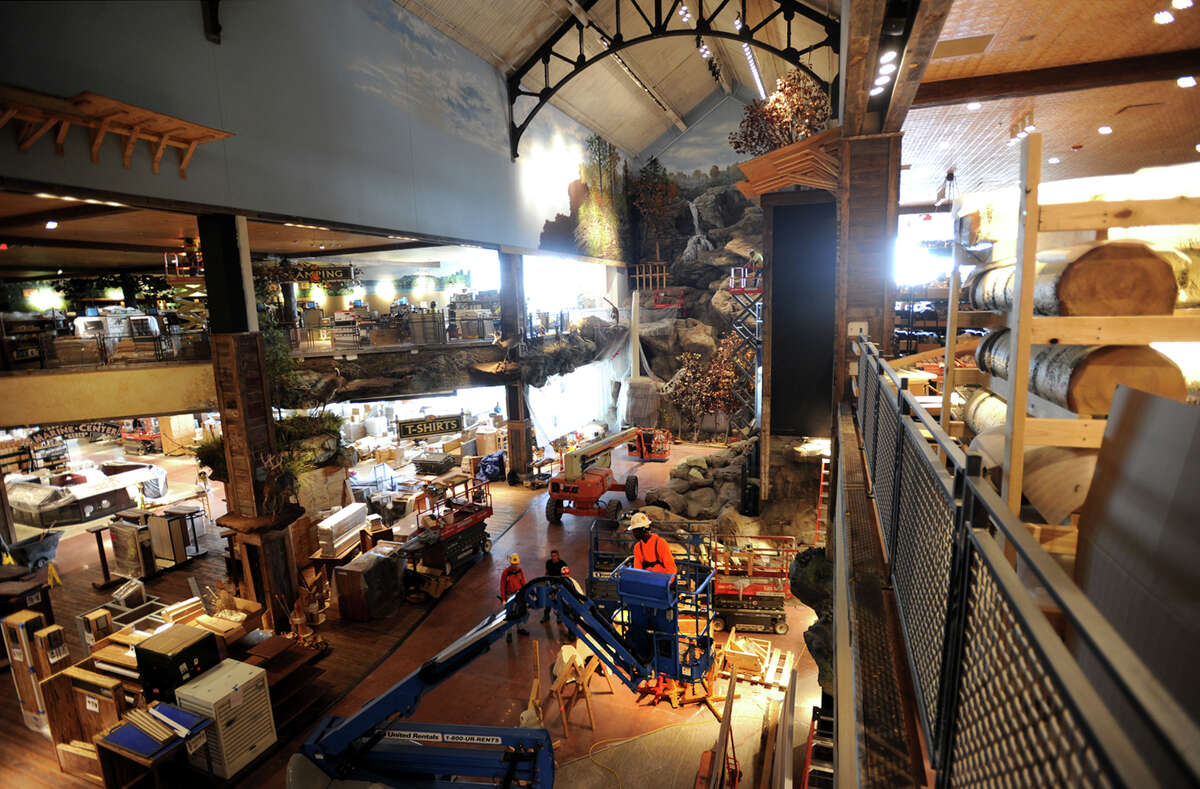 Bass Pro Shops offers advance look at Bridgeport store