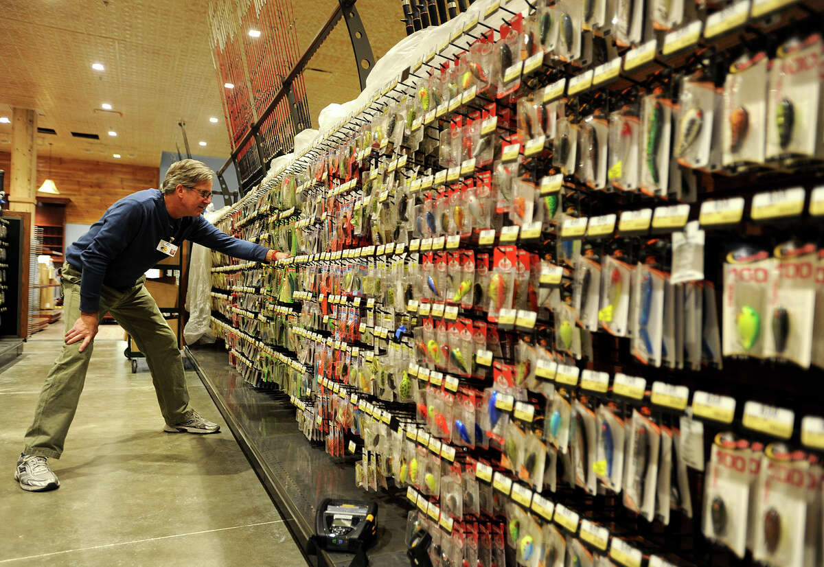 Bass Pro Shops offers advance look at Bridgeport store