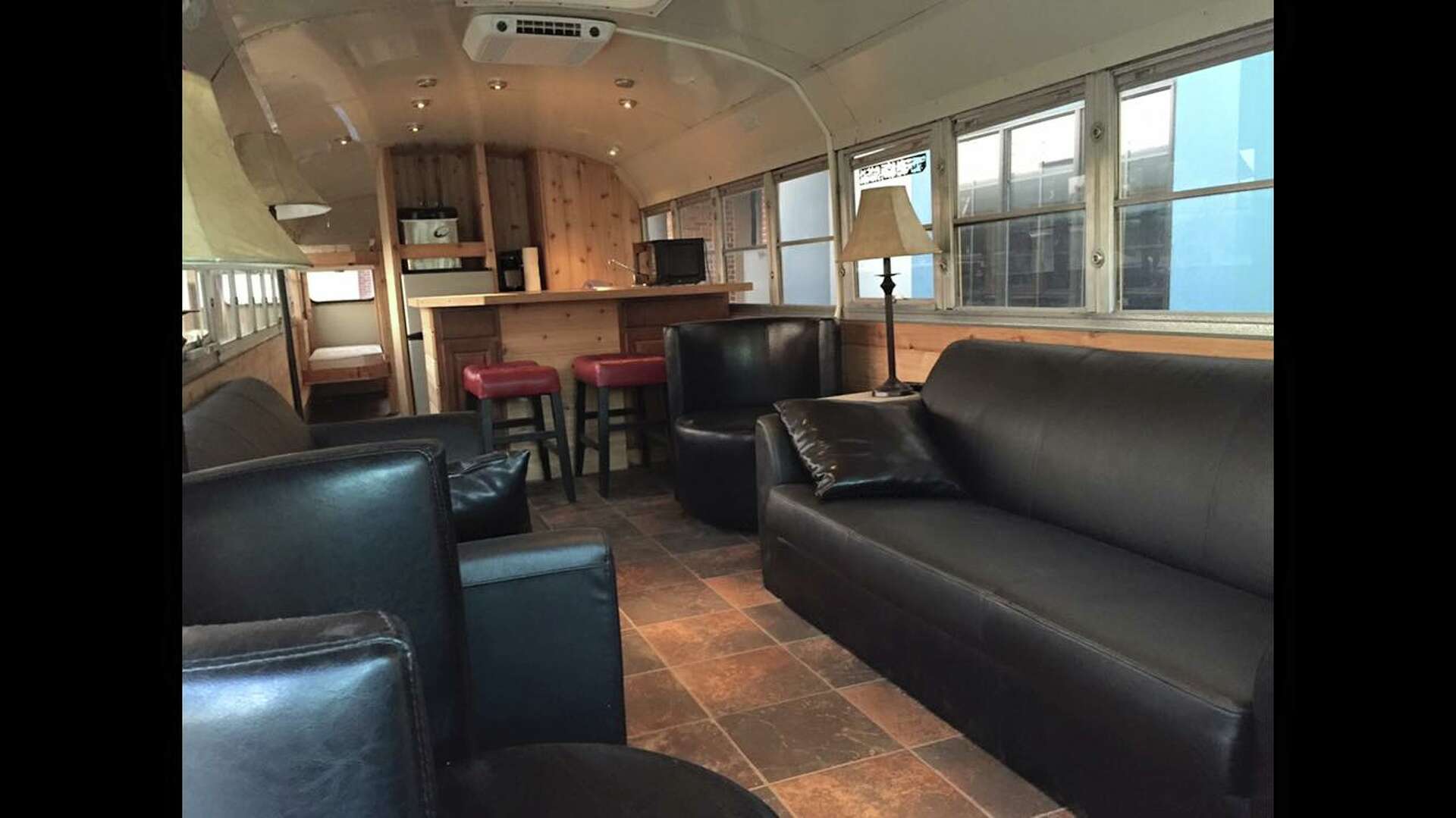 Oklahoma man turns a school bus into a fully-functioning tiny home on ...