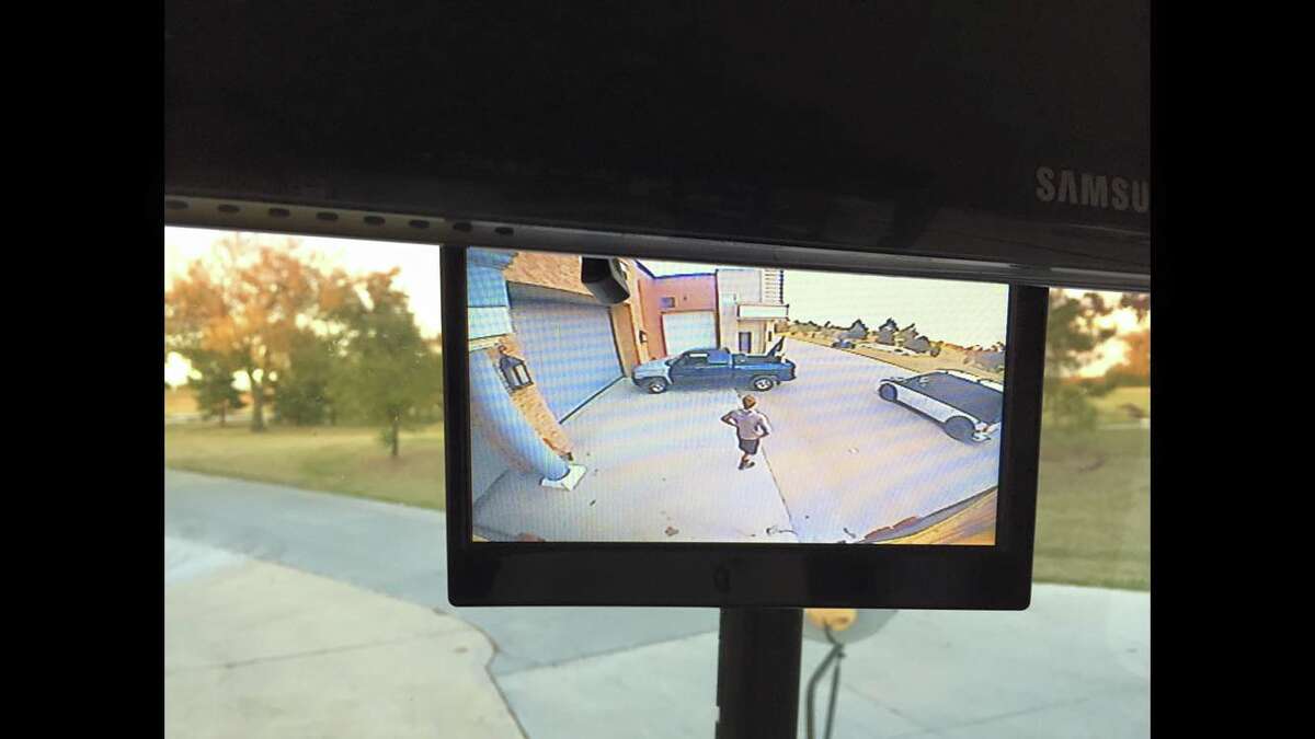 Oklahoma man turns a school bus into a fully-functioning tiny home on ...