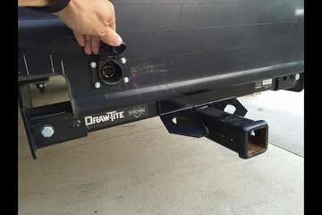 Man turns a school bus into a fully-functioning home on wheels