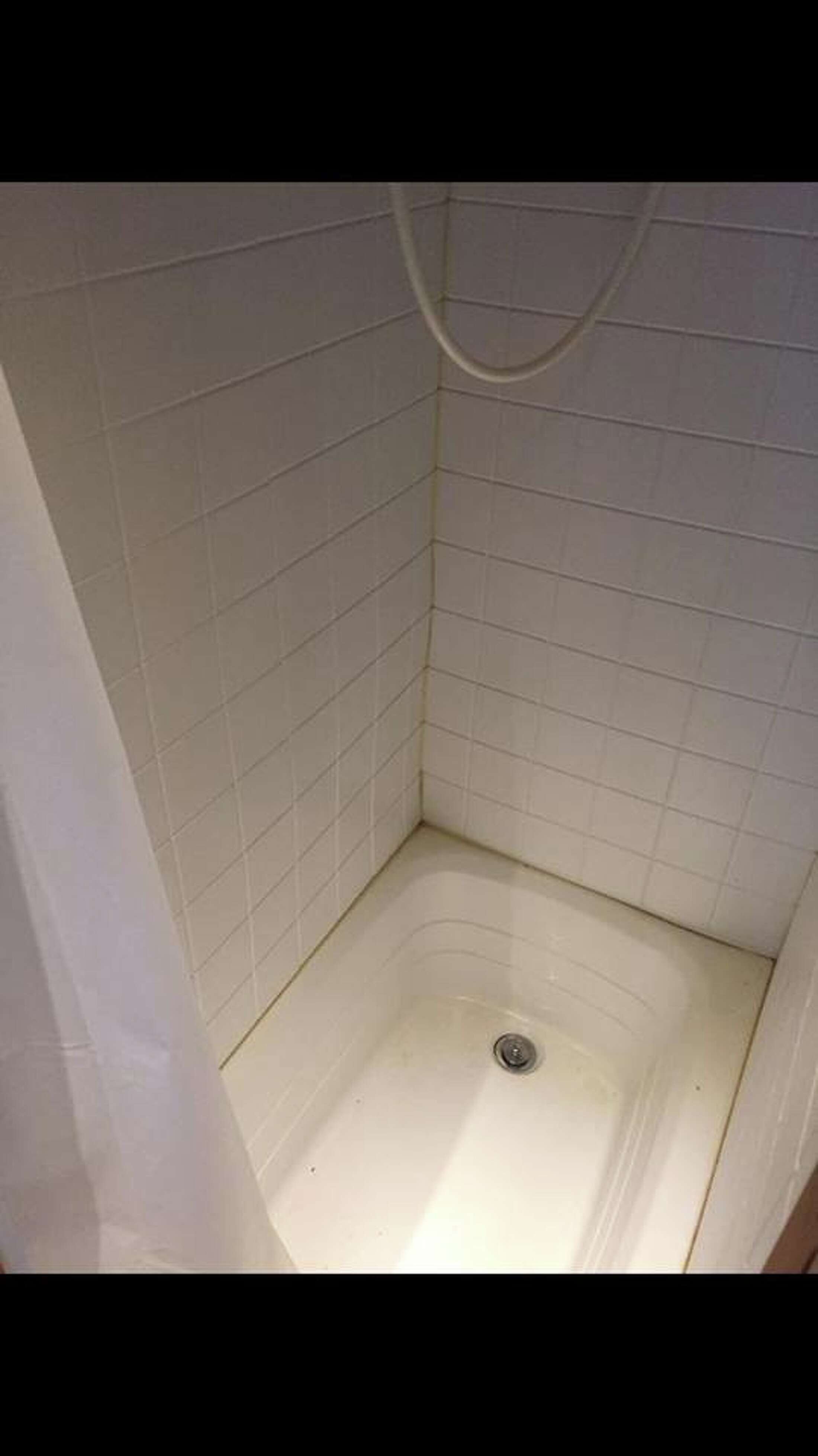 Oklahoma man turns a school bus into a fully-functioning tiny home on ...