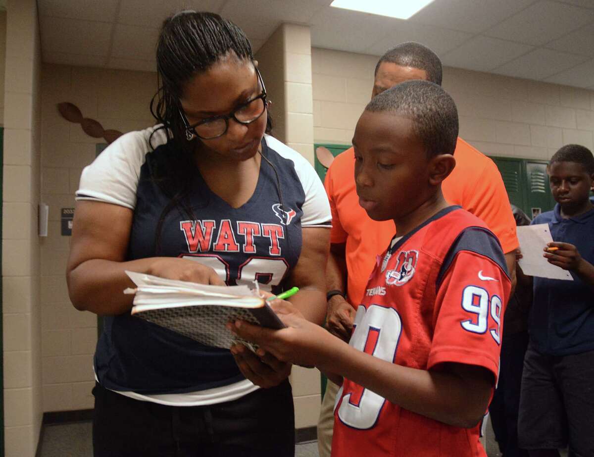 Spring ISD program uses NFL stats to help kids score at math
