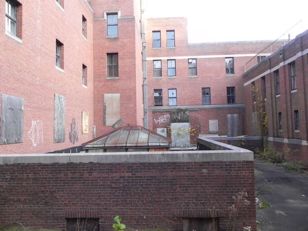 Undercliff Sanatorium: Meriden