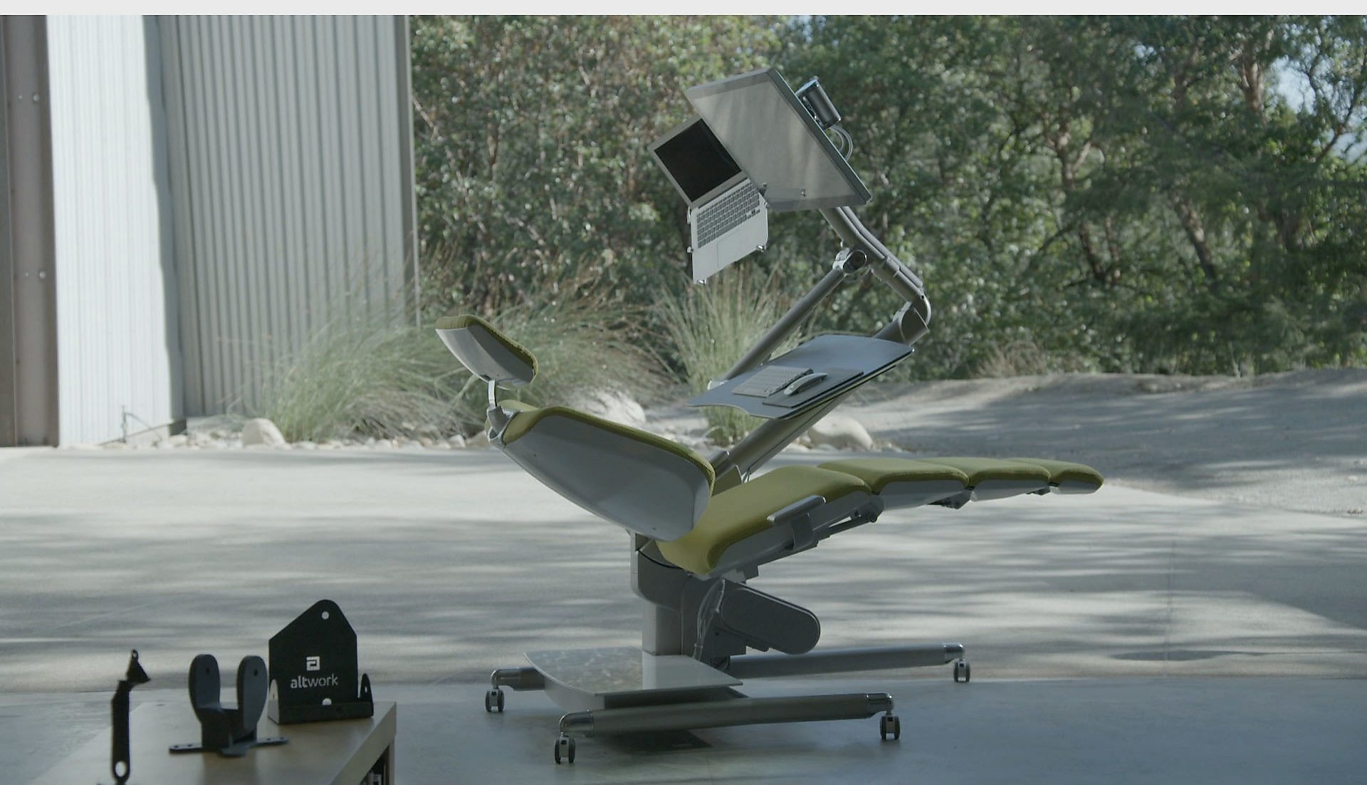 Lie-down desks debut, so you can sleep on the job if you want