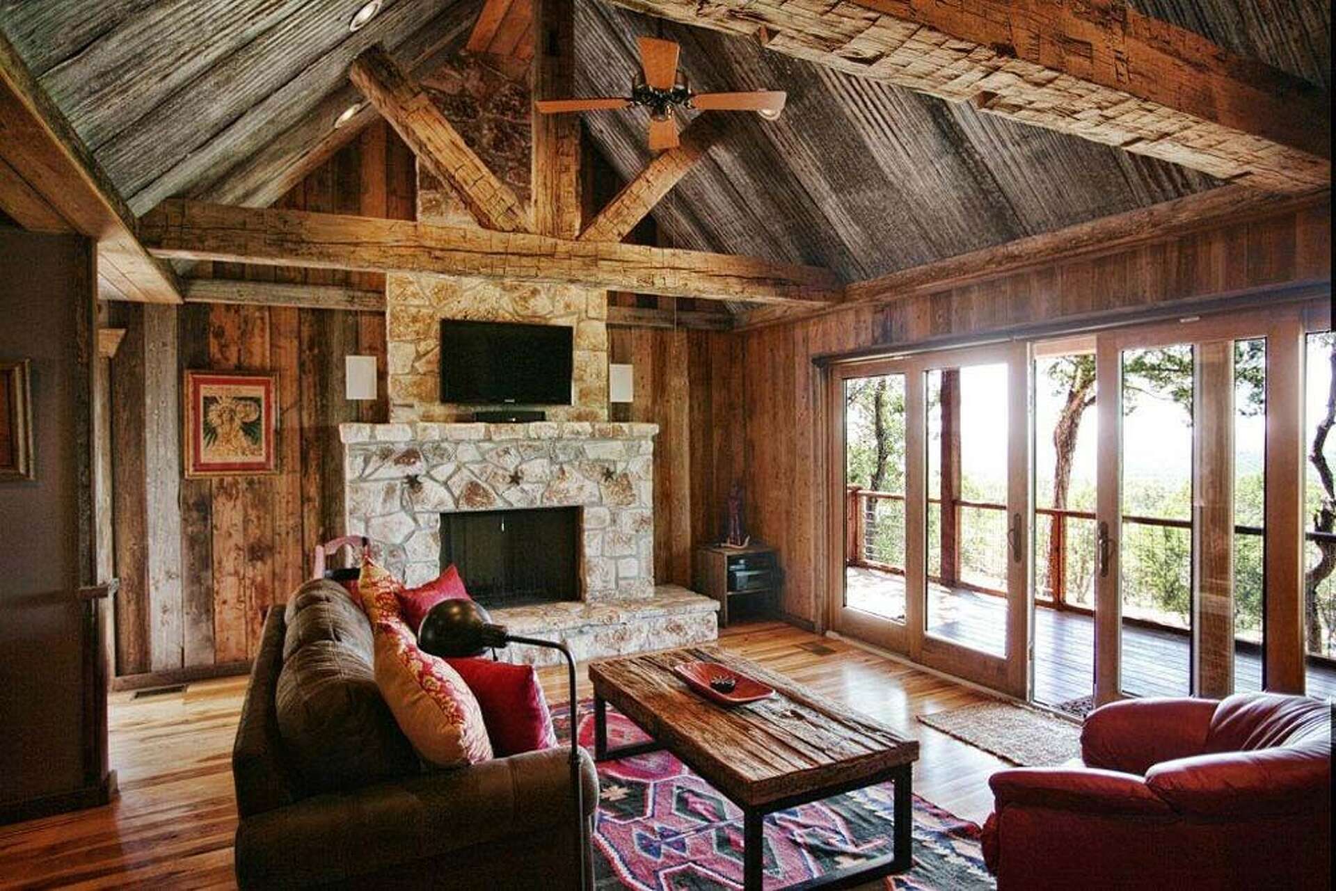 13 gorgeous Texas cabins to stay in on your fall trips