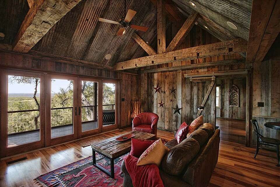 13 gorgeous Texas cabins to stay in on your fall trips