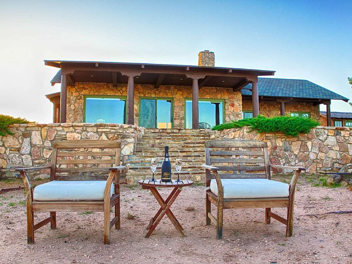 13 gorgeous Texas cabins to stay in on your fall trips