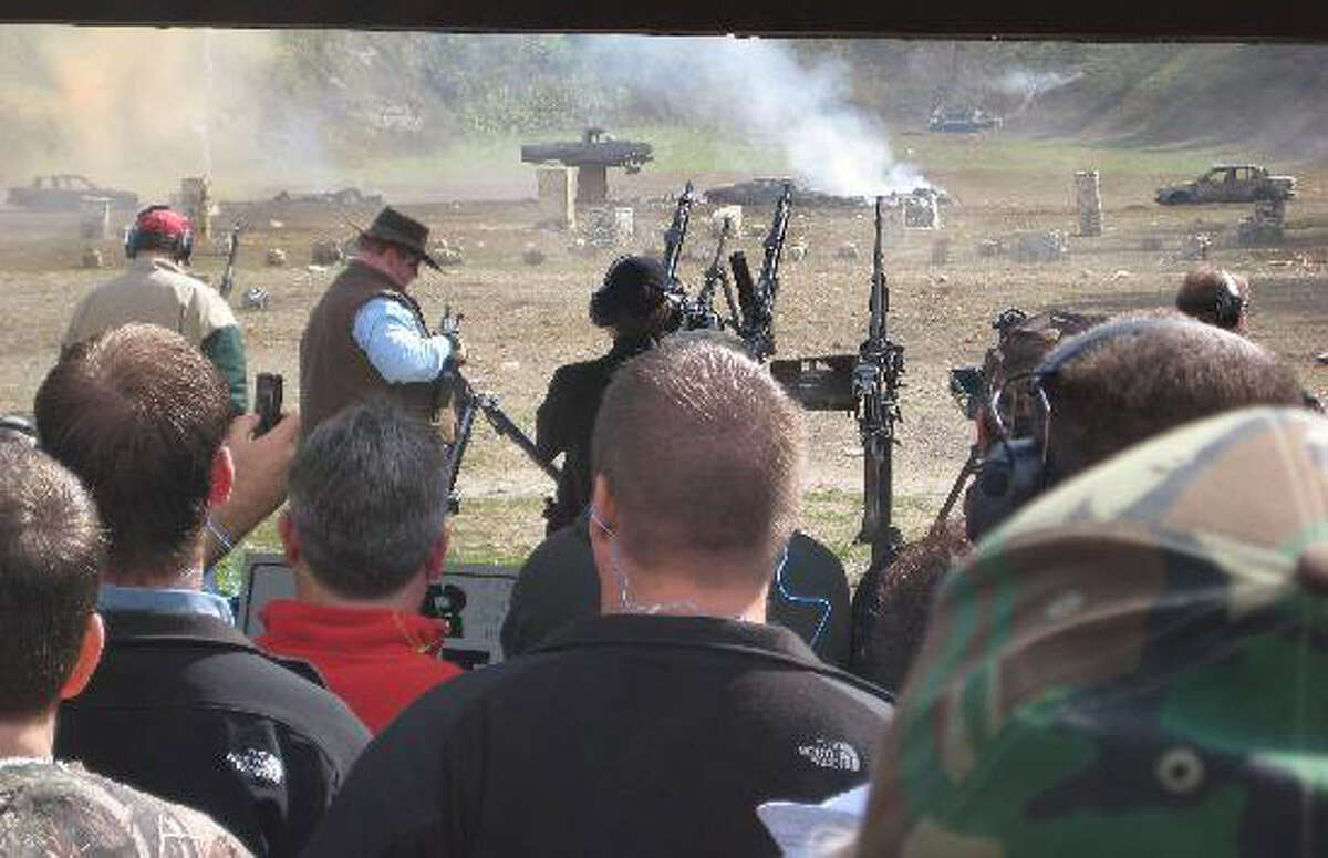 Gun enthusiasts fire 50,000 rounds in 15 minutes at Machine Gun Shoot ...