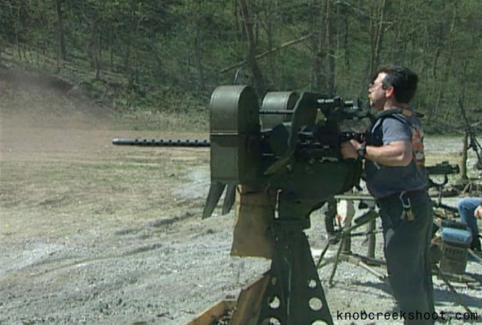 Gun enthusiasts fire 50,000 rounds in 15 minutes at Machine Gun Shoot ...