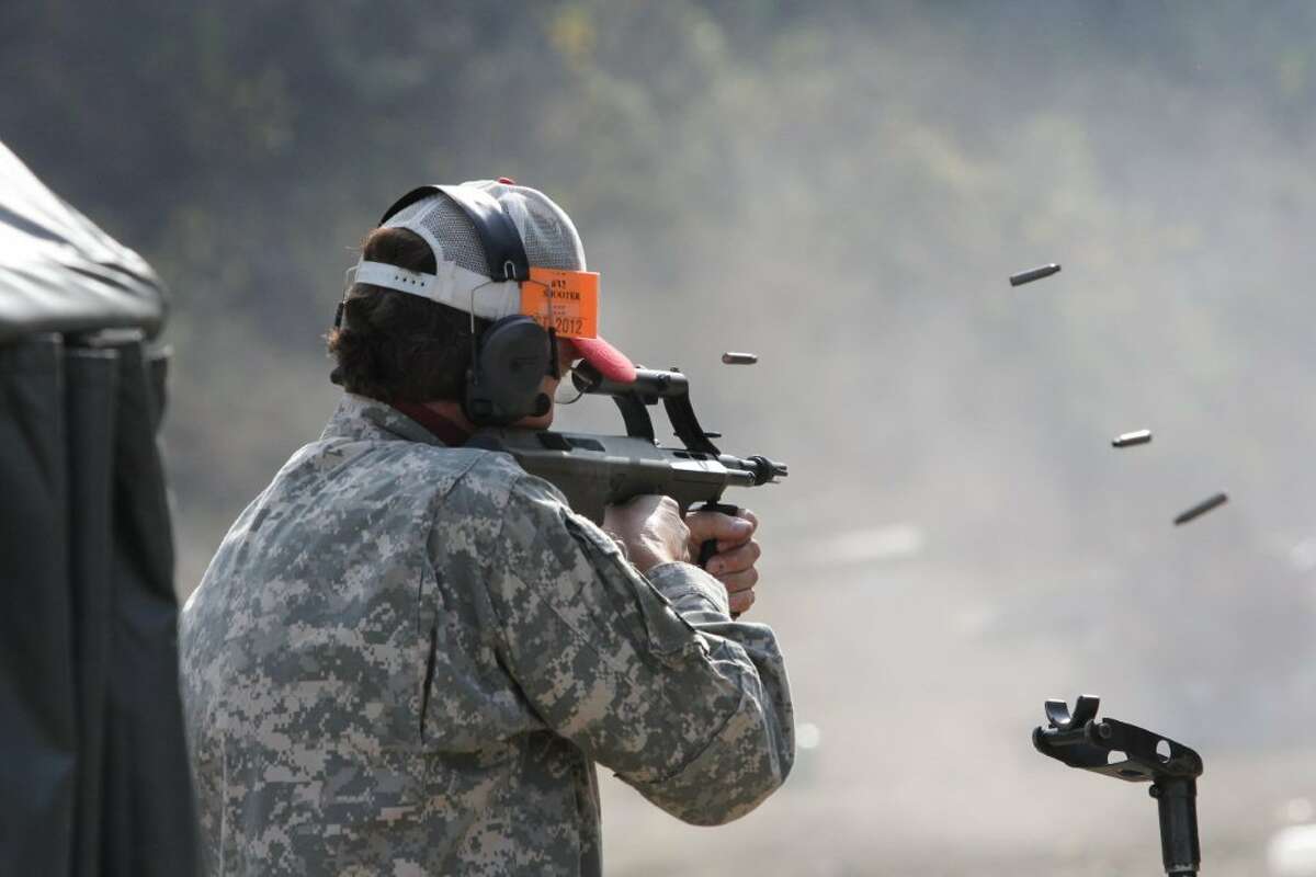 Gun enthusiasts fire 50,000 rounds in 15 minutes at Machine Gun Shoot ...