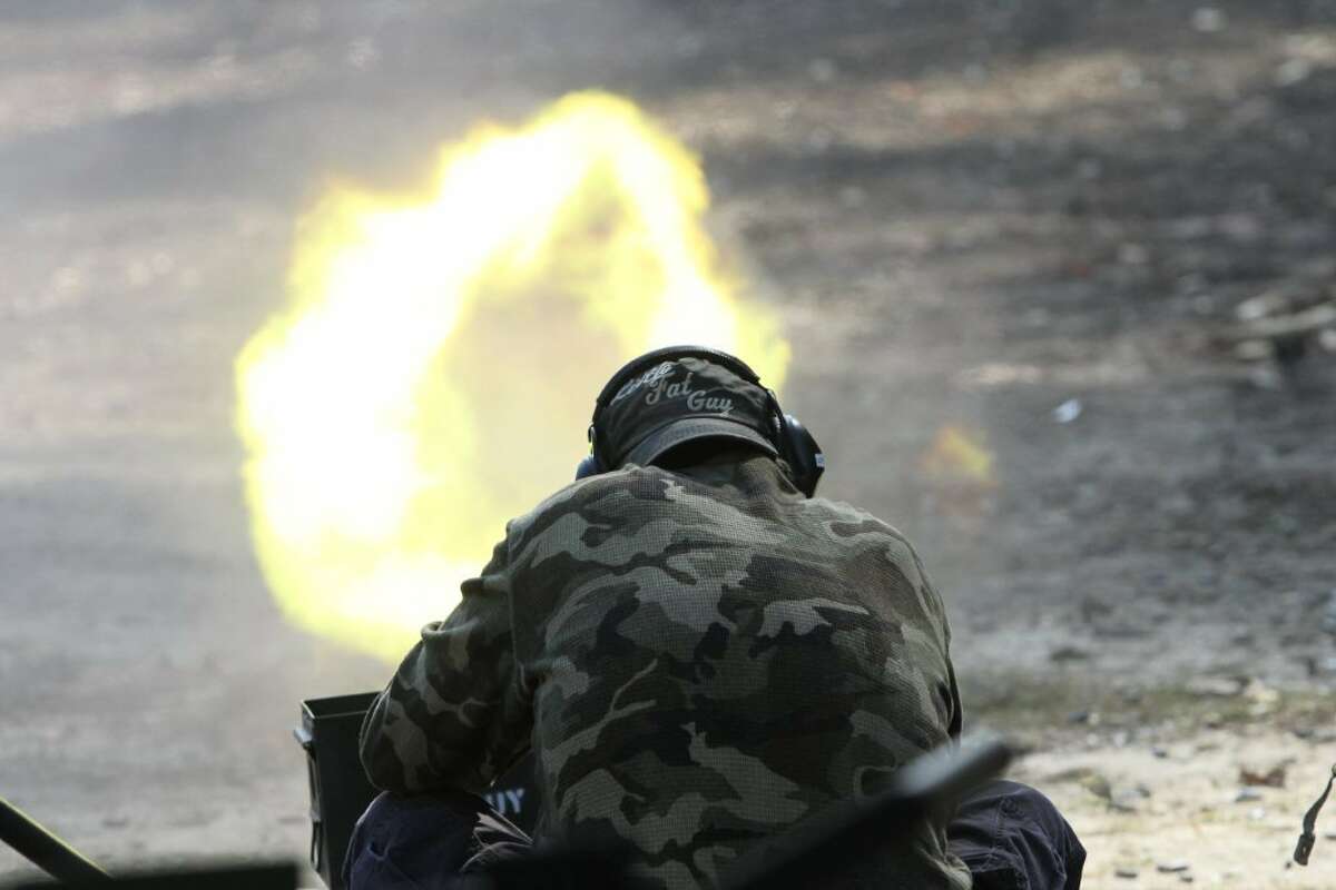 Gun enthusiasts fire 50,000 rounds in 15 minutes at Machine Gun Shoot ...