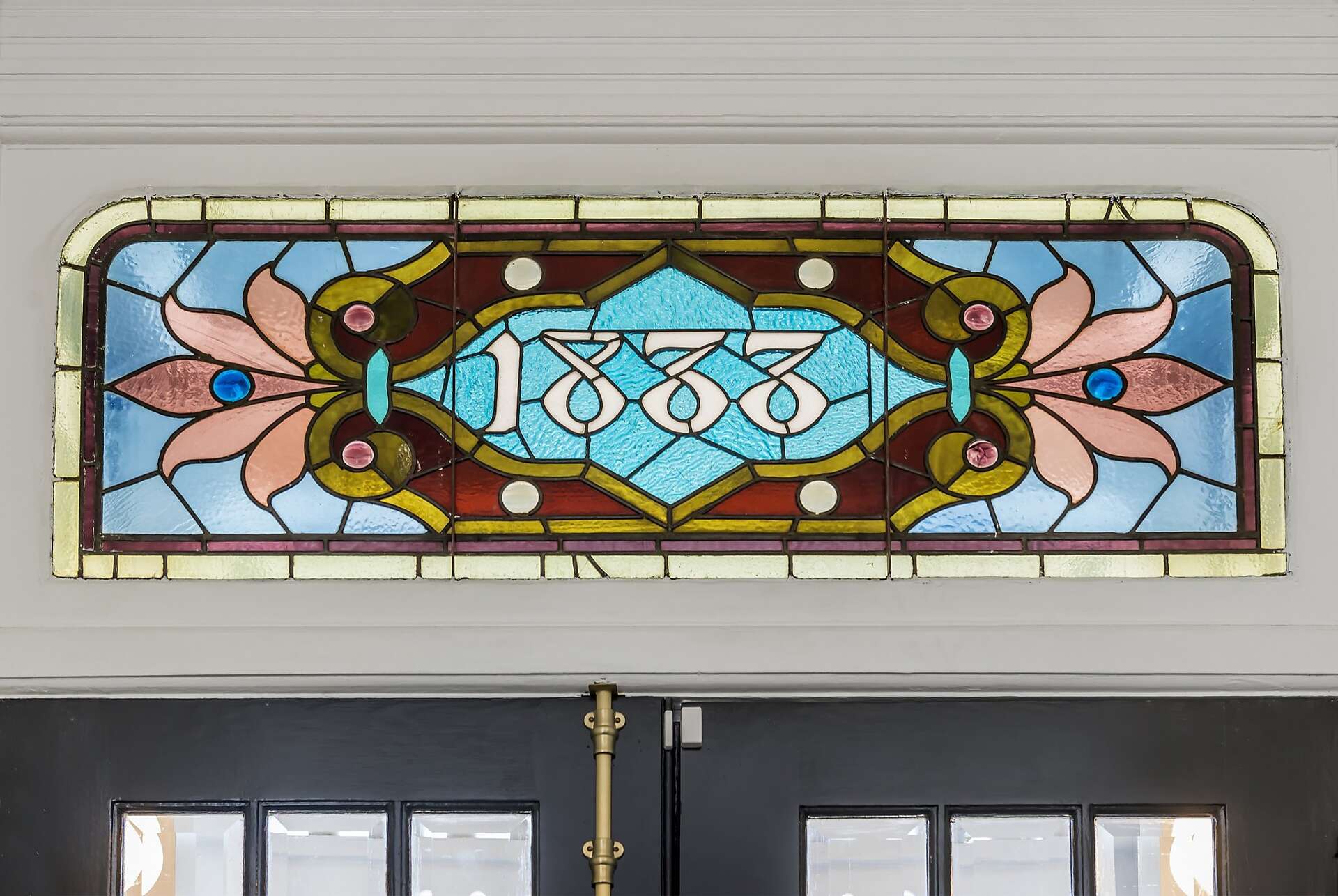 ‘Keeping the flame alive’: 19th century Victorian balances period charm ...