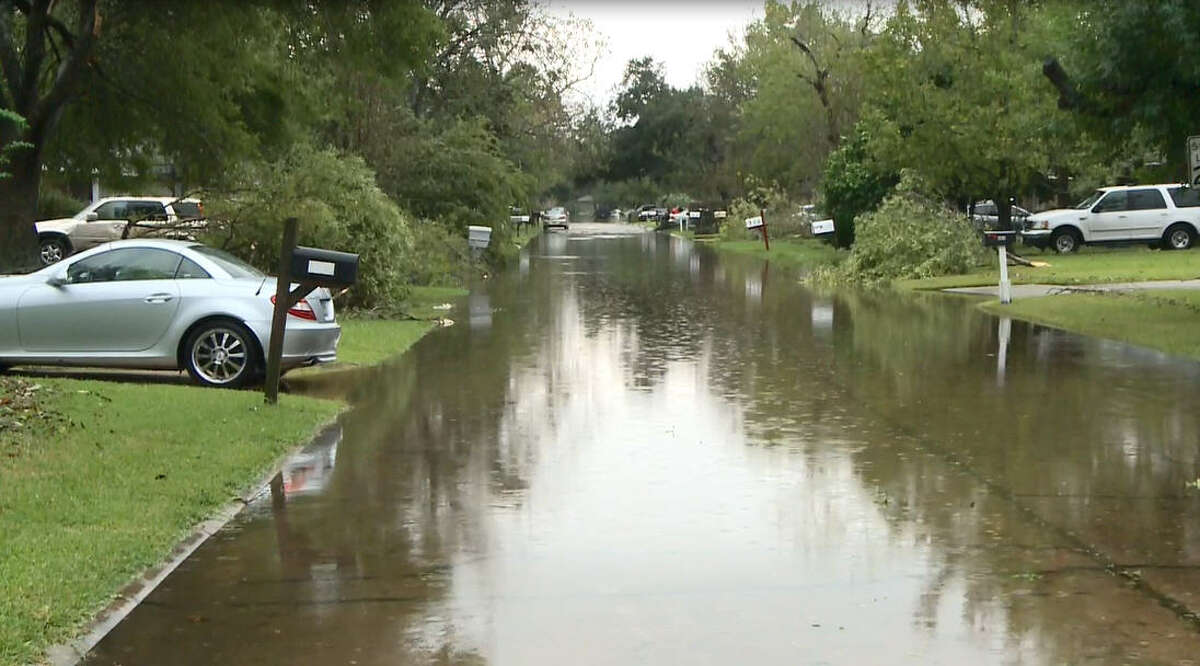 2 dead, homes, schools damaged as 'historic' floods; possible tornadoes ...