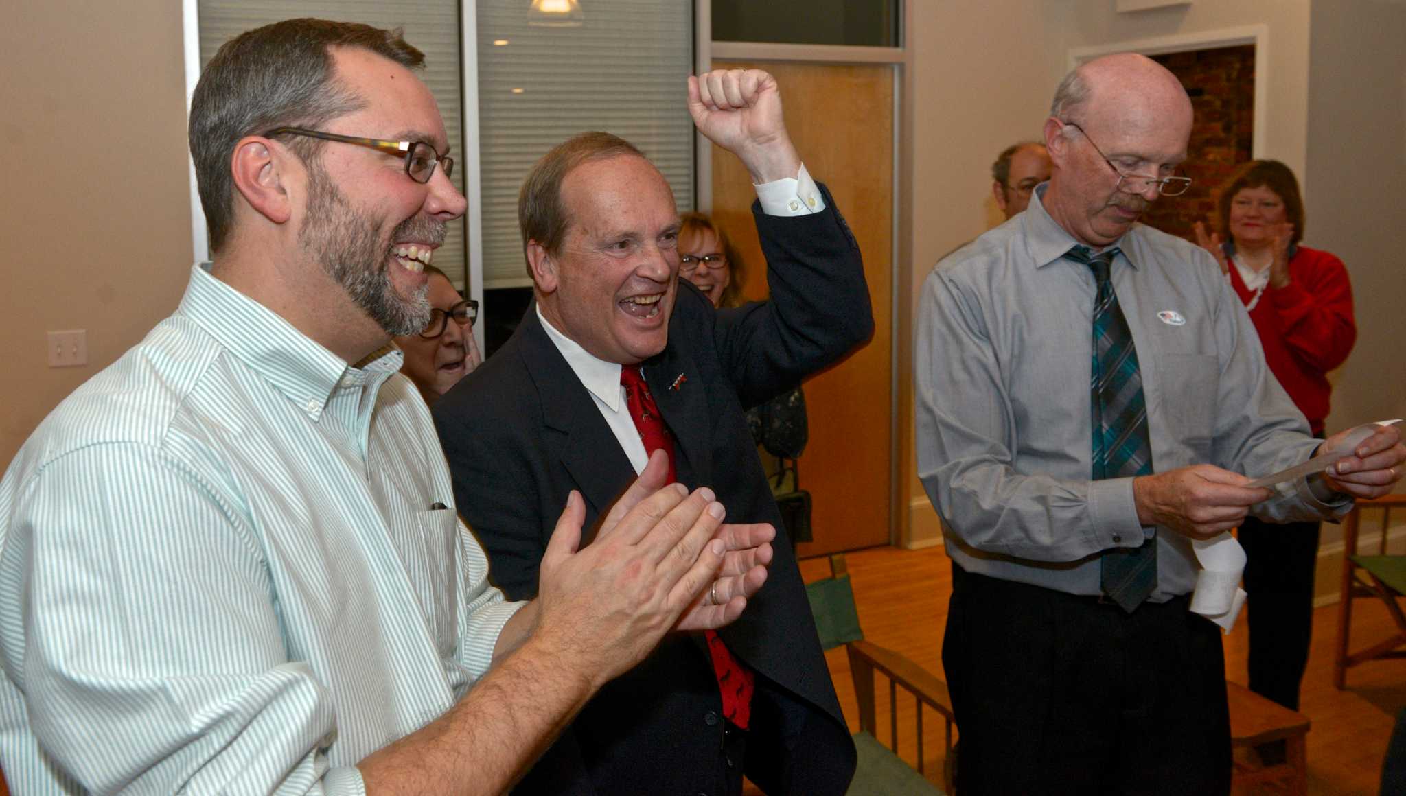 Gronbach wins New Milford mayor’s race