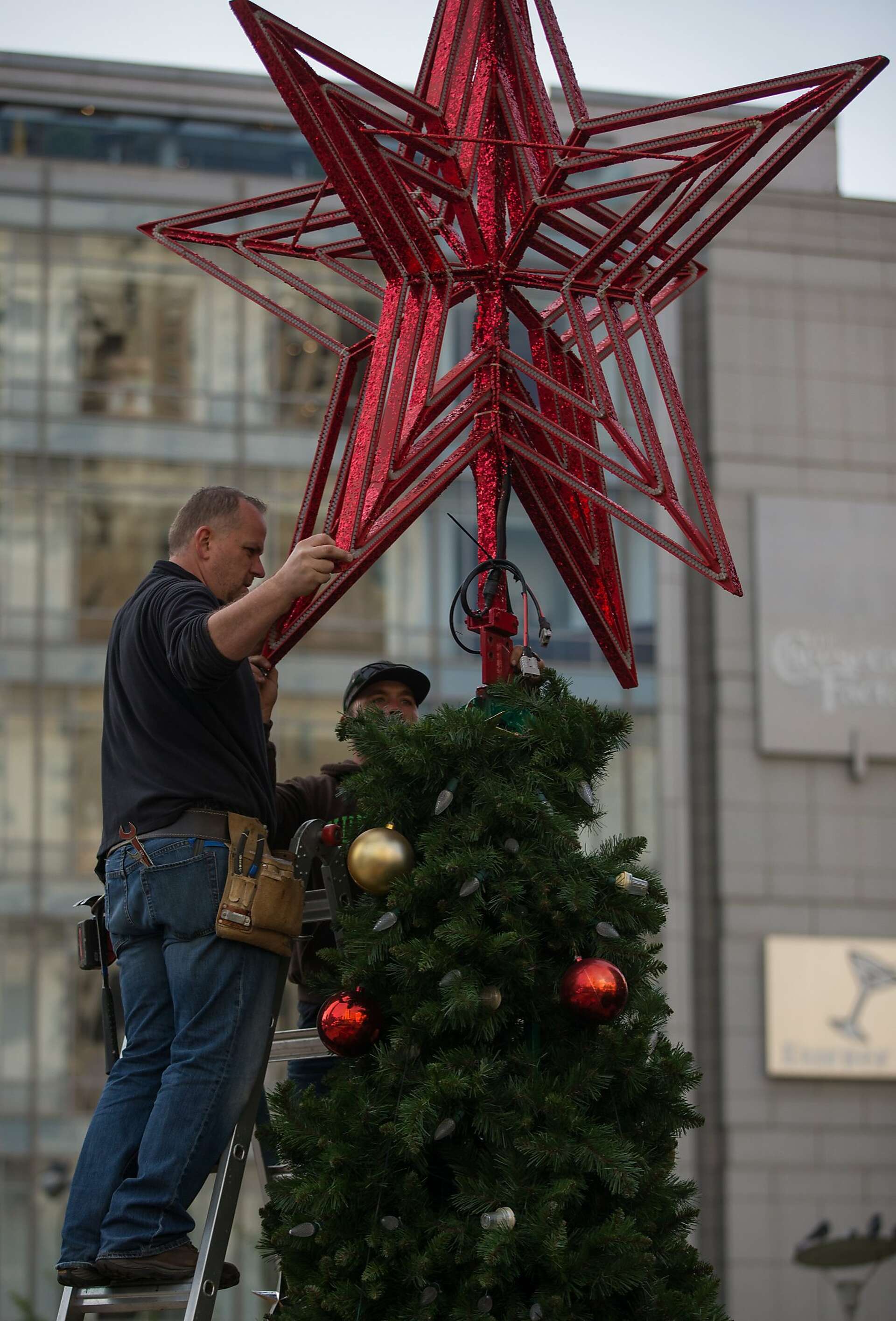 How Union Square’s huge Christmas tree is unwrapped, rustproofed
