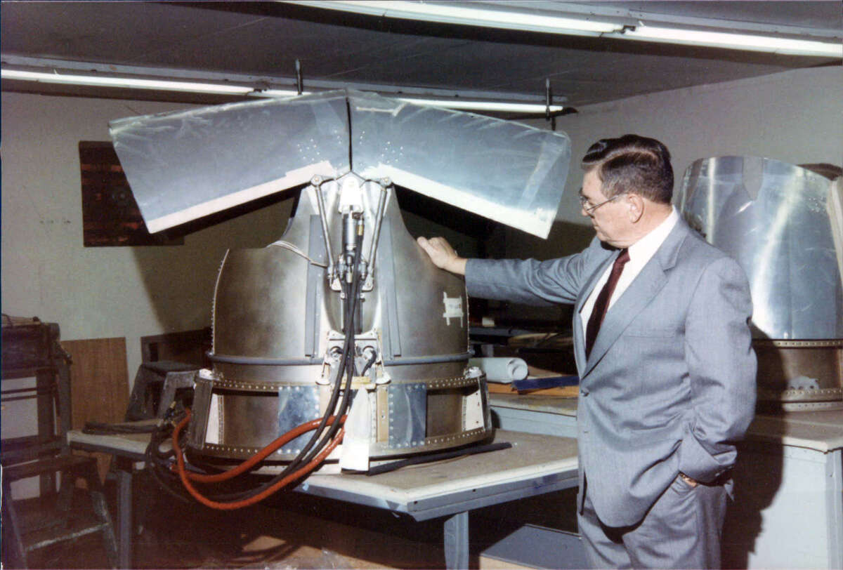 Dee Howard an aviation pioneer in SA