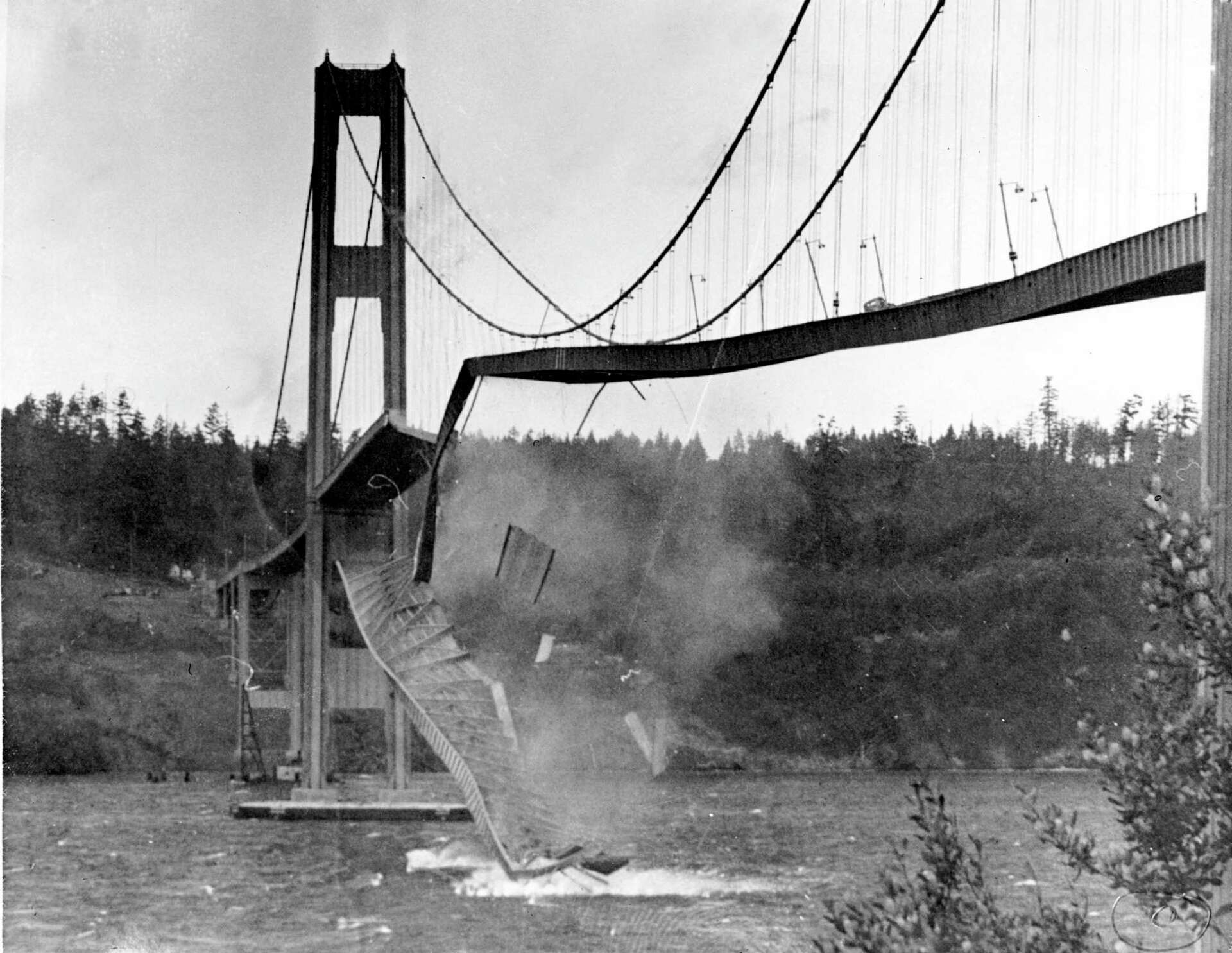 A Tacoma Narrows 'Galloping Gertie' bridge-collapse surprise, 75 years ...