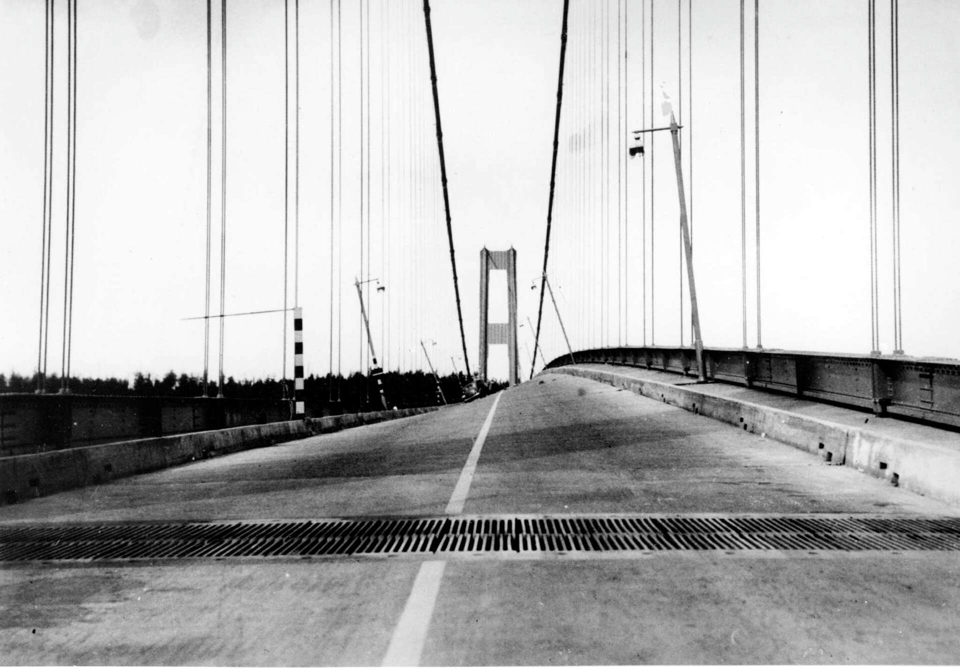 A Tacoma Narrows 'Galloping Gertie' bridge-collapse surprise, 75 years ...
