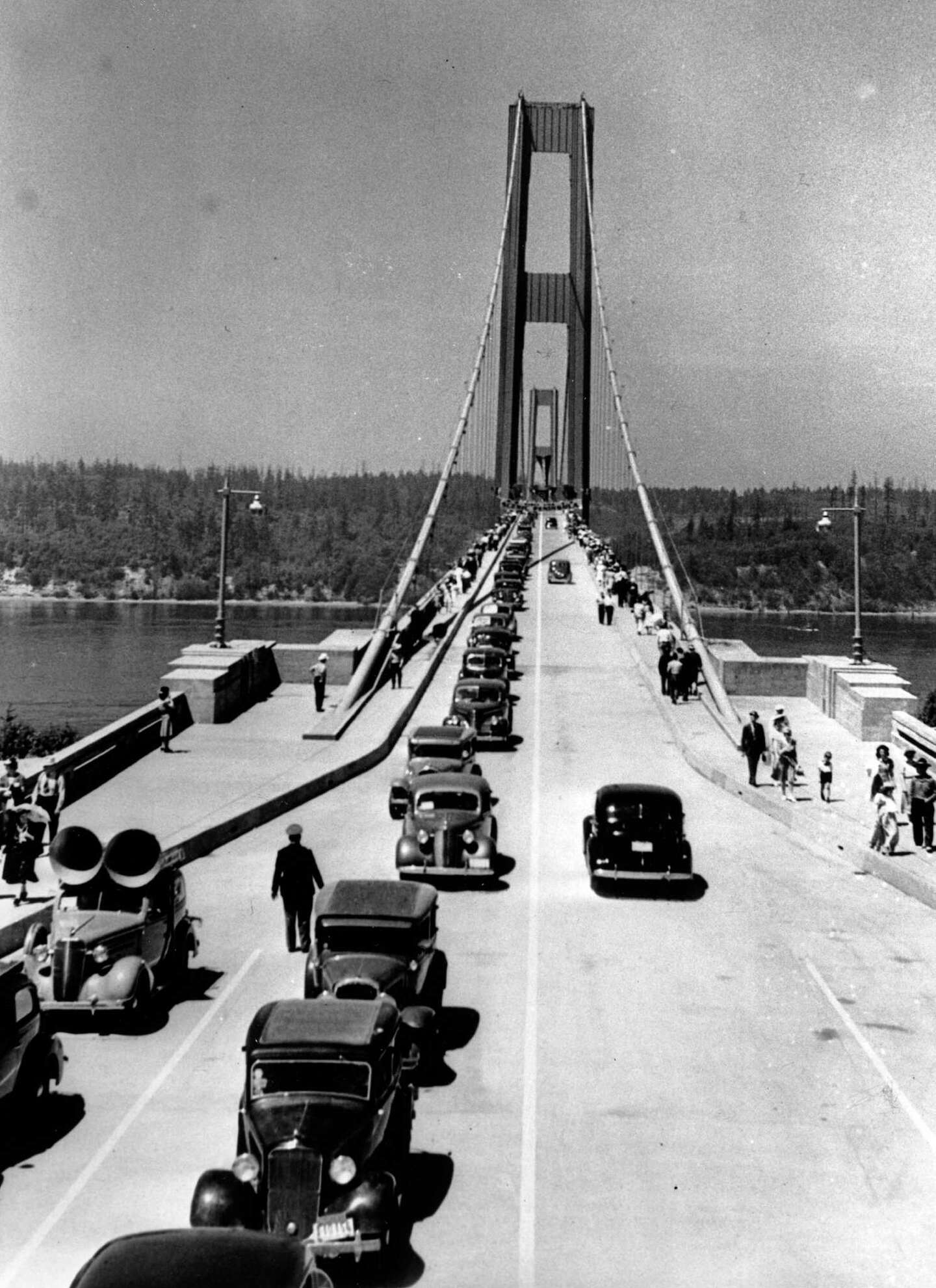 A Tacoma Narrows 'Galloping Gertie' bridge-collapse surprise, 75 years ...