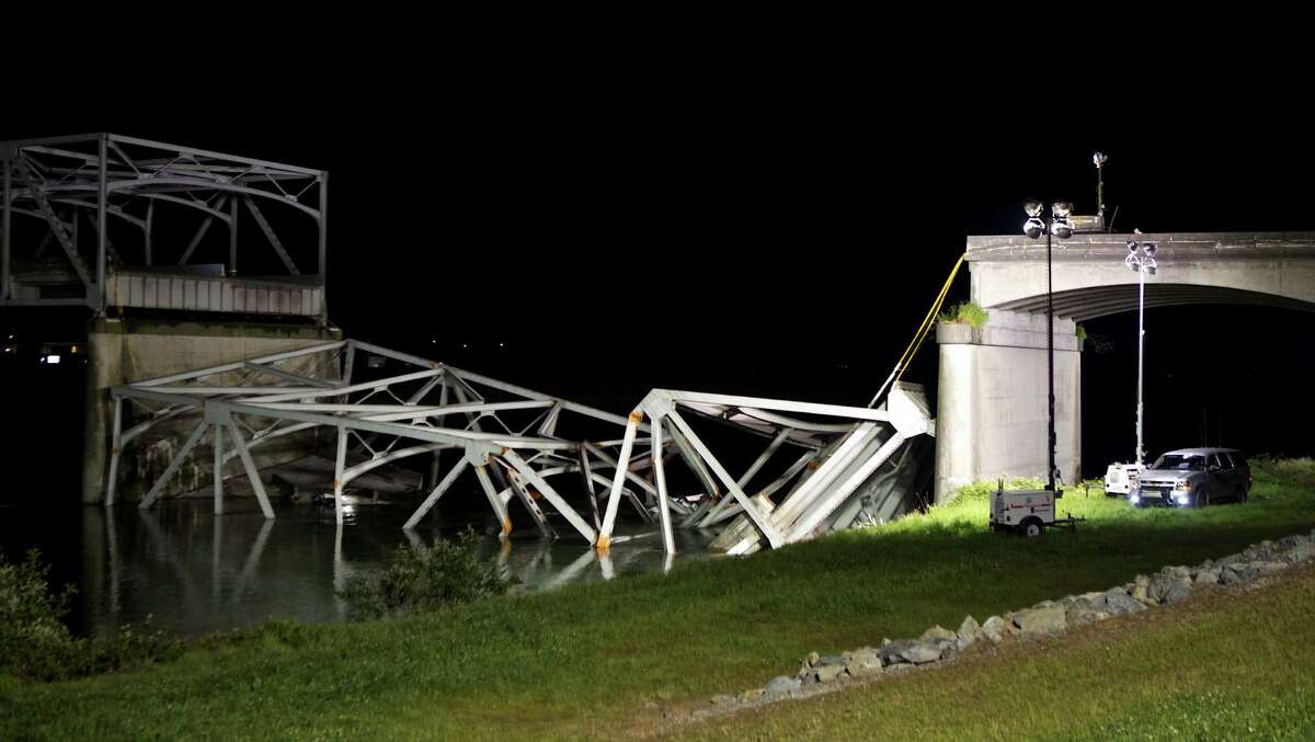 A Tacoma Narrows 'Galloping Gertie' bridge-collapse surprise, 75 years ...
