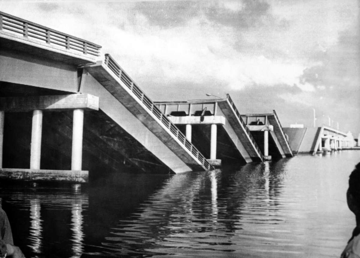 A Tacoma Narrows 'Galloping Gertie' bridge-collapse surprise, 75 years ...
