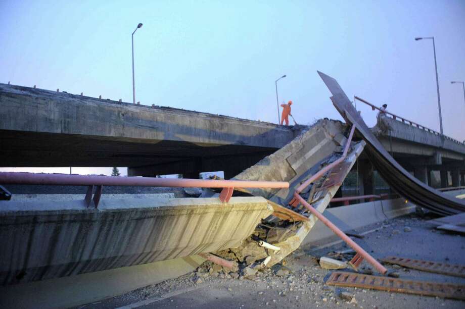 A Tacoma Narrows 'Galloping Gertie' bridge-collapse surprise, 75 years ...
