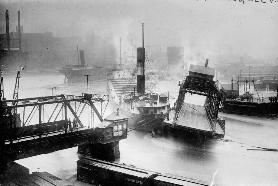 A Tacoma Narrows 'Galloping Gertie' bridge-collapse surprise, 75 years ...