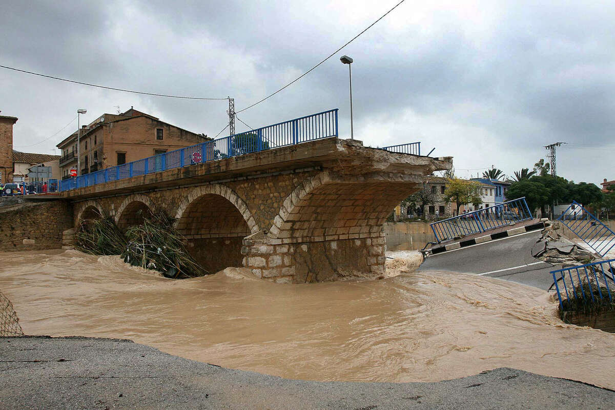A Tacoma Narrows 'Galloping Gertie' bridge-collapse surprise, 75 years ...
