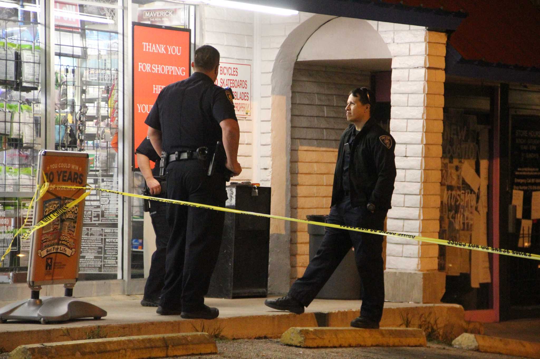Two men shot minutes apart in Northwest Side