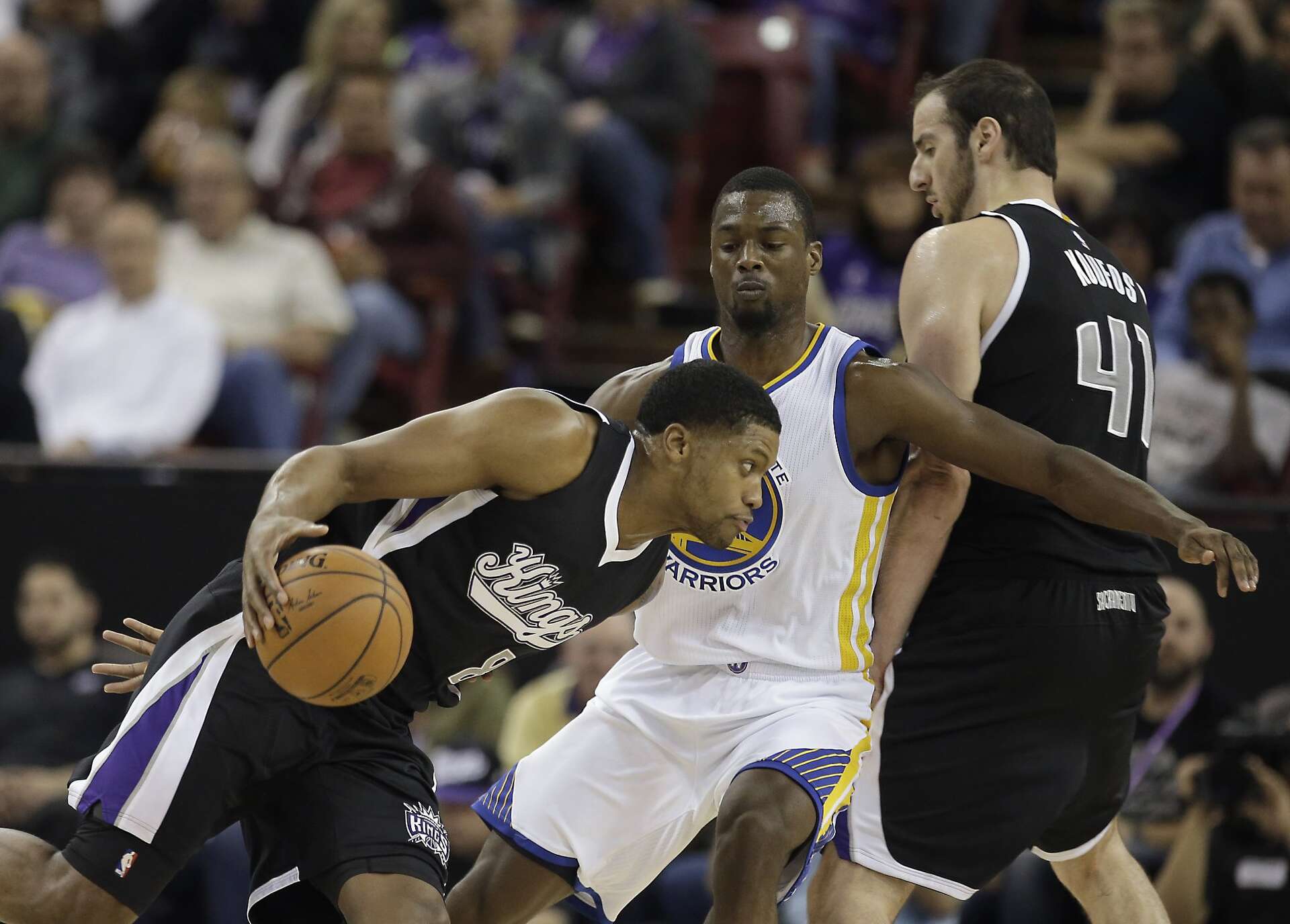 Warriors beat Kings, no Curry face-off