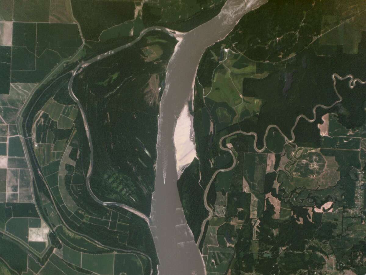 Massive satellite web will produce daily images of the entire Earth