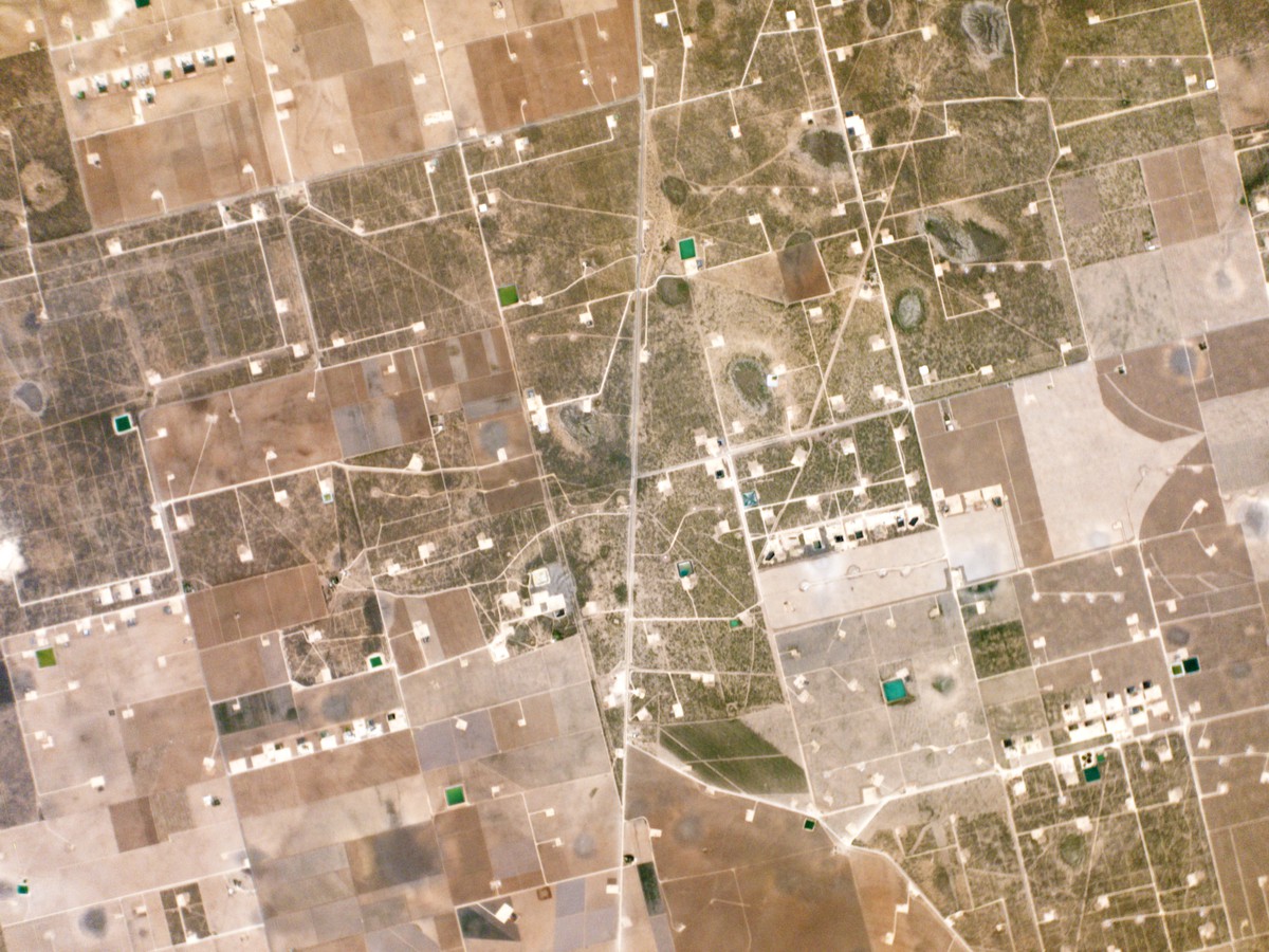 Massive satellite web will produce daily images of the entire Earth