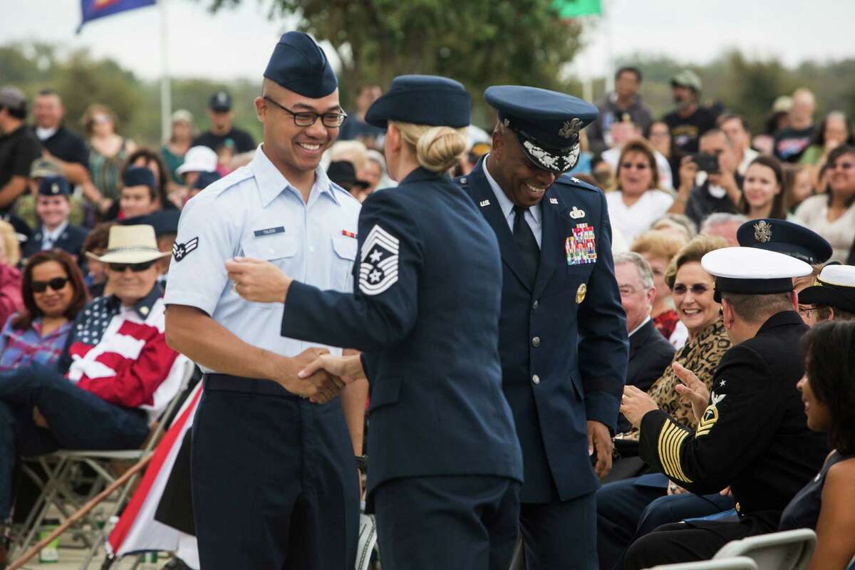 Fort Sam marks Veterans Day with solemn tribute