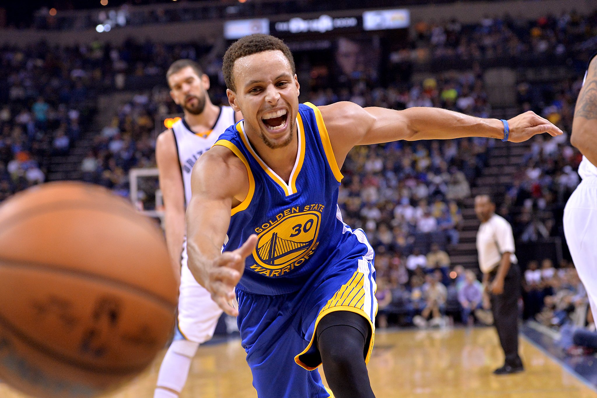 Curry closing in on father’s three-point mark