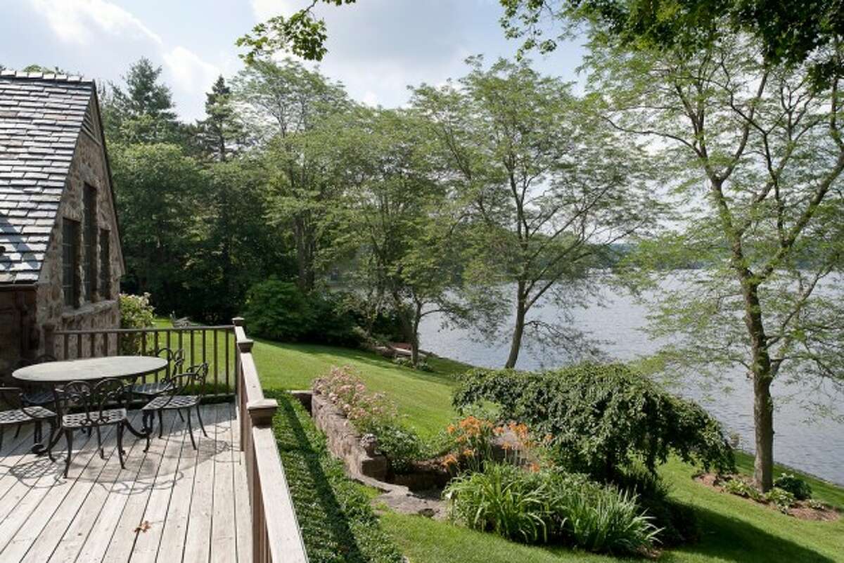 Home Robert Durst lived in with wife who vanished on sale for $1.1 ...