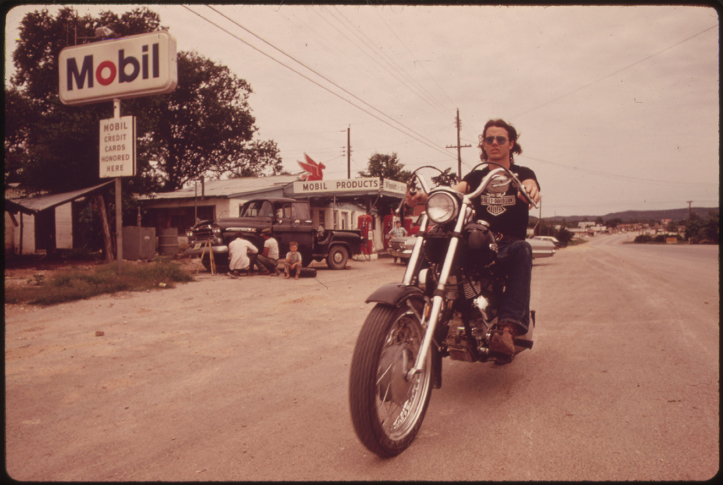 Everyday life in 1970s Texas captured by photos in the National Archives